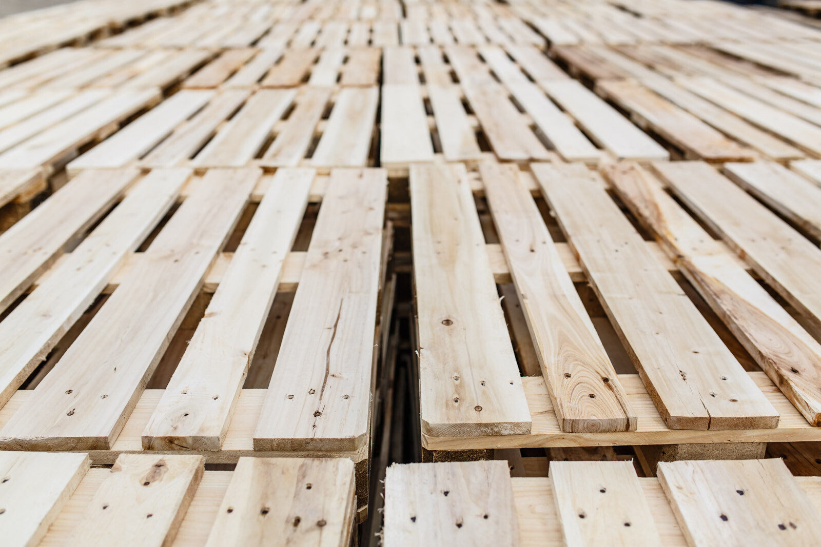 Hagyományos fa raklapok | Új és használt raklapok | palletsolution.hu